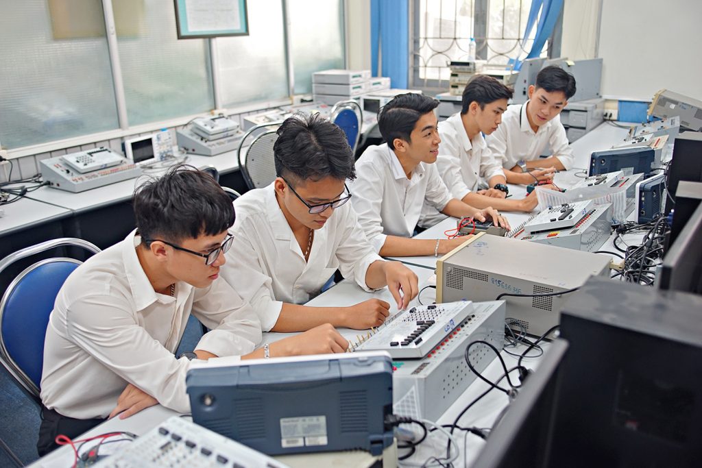 VNU-UET's Development Strategy - VNU-UET